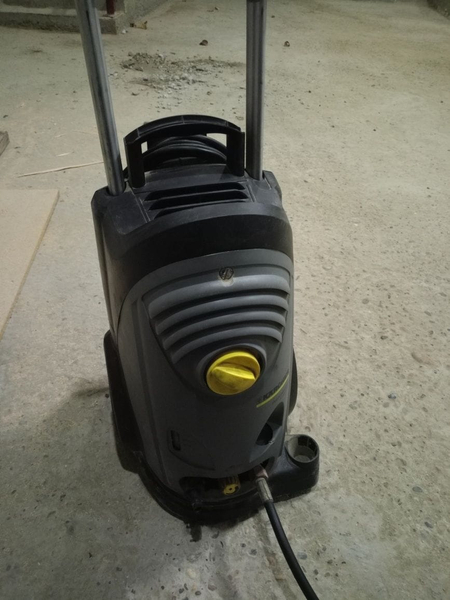 Карчер мойка  профессиональ HD 220 v