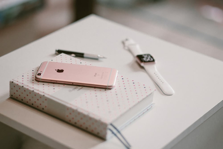 Iphone 6s sotiladi paket telefon 700000 sum