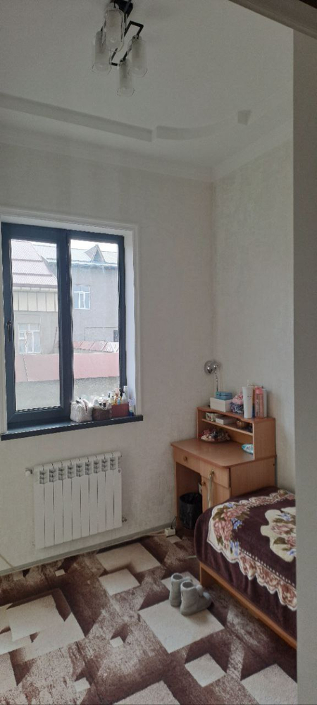 Юуқори Хасанбой битонкадан 5 км кирганда 2.3 сотиг 4 хона уй сотлади