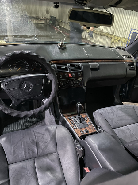 Продаю свой мерседес бенз w 210