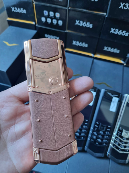Vertu tugmali telefon