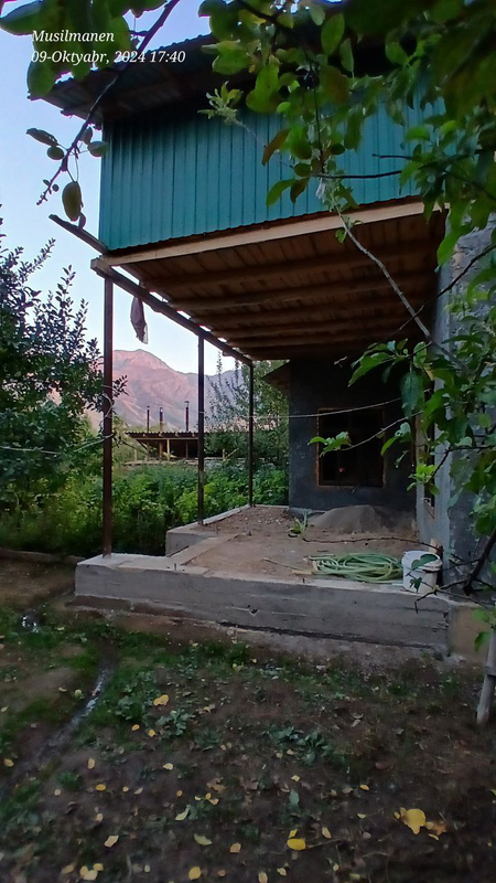 Yarim tayyor dacha sotiladi