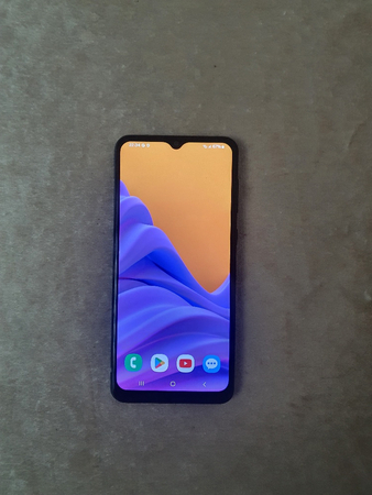 Srochna sotiladi Samsung Galaxy A04 4/64 Gb Black Original yengi madel