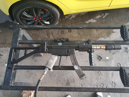 Moysam uchun avtomat M16 va B32