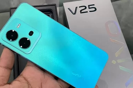 Продаю Vivo V25 8+8/256GB 5G состояние отличное