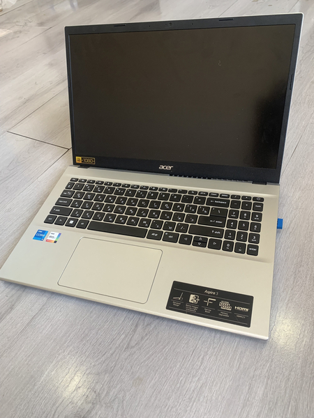 Notebook acer sotiladi.
