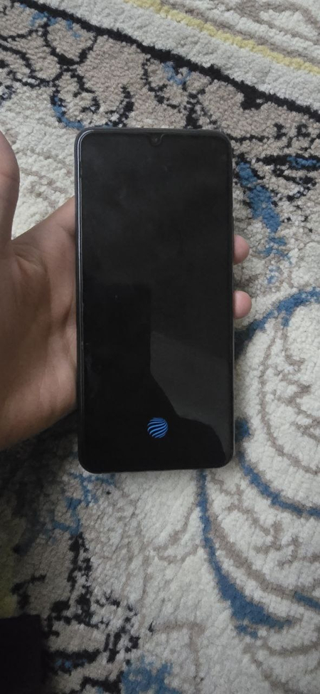 Telefon 12 versiya 8 ga 128 telefon yaxshi chaqa chuqa yoq