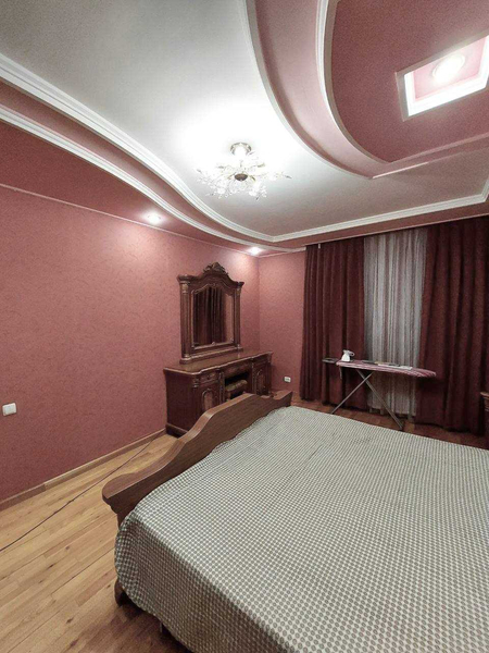 Сдается в аренду 2 комнатная квартира метро Ойбек 80 м.кв.