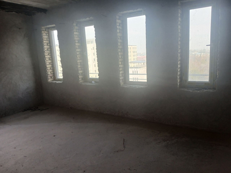 Saxirniy shifoxonasi qarama qarshisida yongi domdan 97 kv 3 xona
