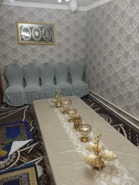 Uy sotiladi. Hamma sharoitlarga ega. Oluvchilar bo‘lsa yana kelishamiz