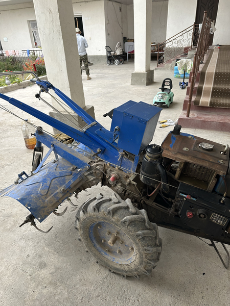 Mini traktor ZUBR