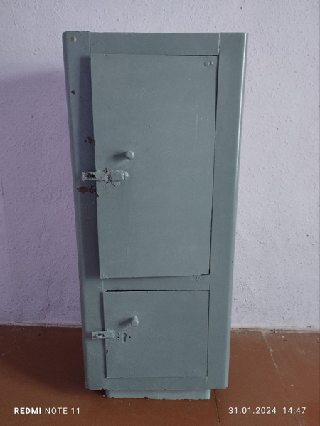 Seyf metal sotiladi