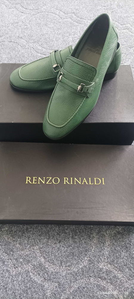 Erkaklar tuflisi.Renzo rinaldi
