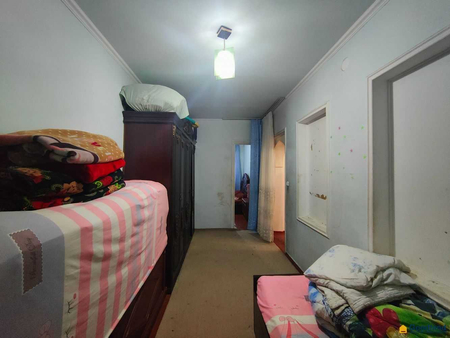 В Алмазарском районе массив Себзар продается 5-х ком (J 1792 )