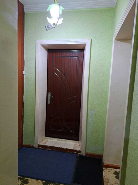 Медгородок 3 хонали квартира сотилади.