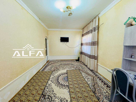 1 xonali 42m² 2-qavat uy sotiladi