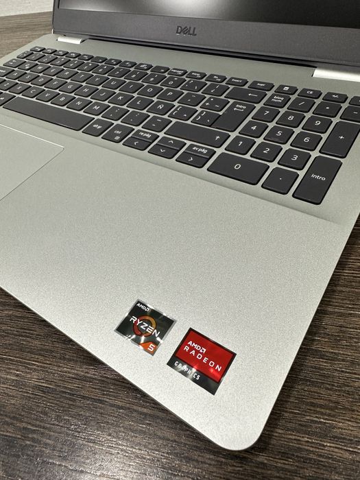 мощный ноутбук Dell Inspiron P90F, как новый, яркий HD экран