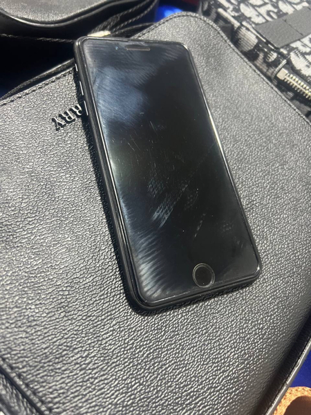 Iphone 7+ 32 gb holati udar