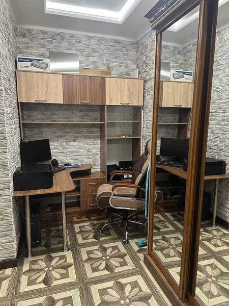 Сдается квартира Яккасарайский район 8-роддом 3х комнат 1200$