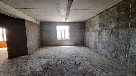 Продается   4х комнатная Коробка. Адрес;  Микрораен.