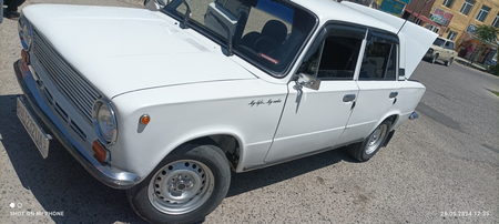 Автомобиль 21011