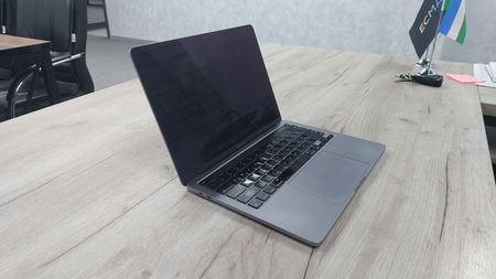 Macbook pro m 1   8/256 93 % holati alo