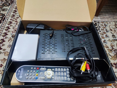 Придается тюнер Dreamsky HD4+