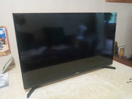 Продам телевизор Samsung UE32J4000AKXUZ