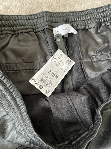 Брюки из эко кожи бренд Mango
