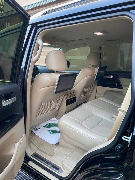 Tayota Land Cruiser 200 V8