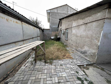 Продается 4 комнатный участок 5.2 сотки на Мухтар Ашрафий вдоль дороги