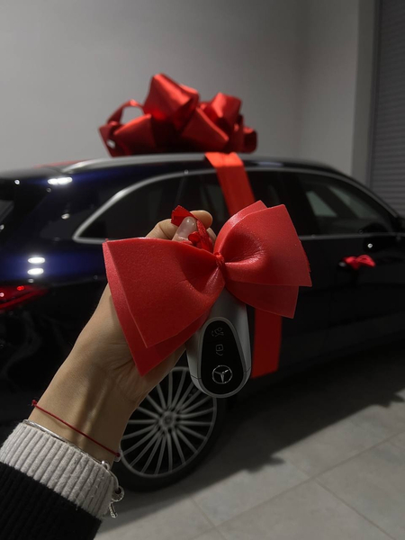 Mercedes benz uchun bantik, podarichniy bant na mashinu