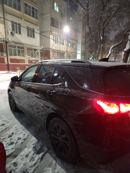 Продам свой Equinox. Черного цвета. Брал с салона