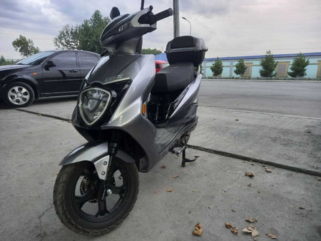 Sukuter eliktronni katta sukuter