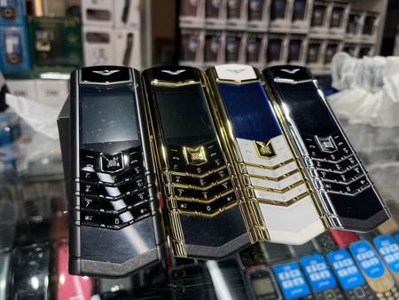 Vertu LUX Signature.Dual sim Yengi Bizda boshqa modelar ham bor.Nokia