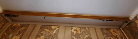 Карниз металлический с прищепками, 2м и 2. 5м дефектов нет,как новый