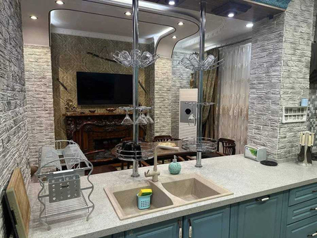 Сдается квартира Яккасарайский район 8-роддом 3х комнат 1200$