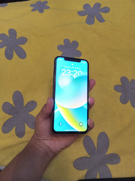 Iphone x rangi qora