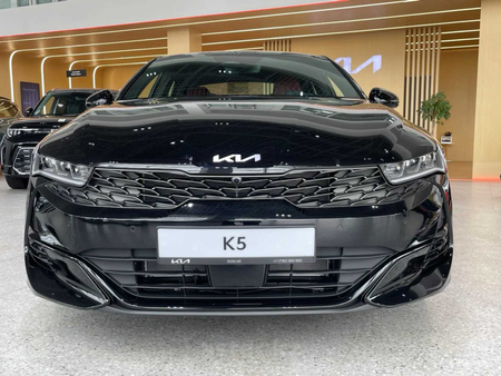 Kia K5 avtomobilini ribolarsiz harid qiling