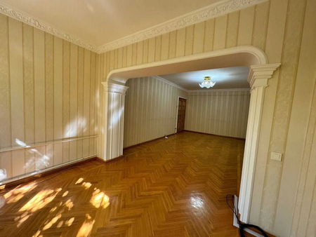 Отличная 4-комнатная  2/6 Эт квартира на Кары-Ниязи, 120 м² (J3682)