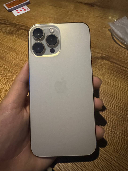 iPhone 13 pro max gold ideal