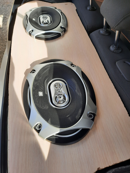 Продаю колонки JBL.