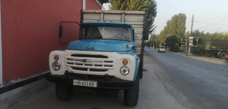 ЗИЛ 130 сотилади.