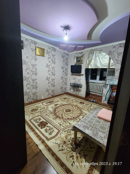 Чилонзор 3 квартал. тарговий центр. 1²/3/4 продаётса. Ўзимники