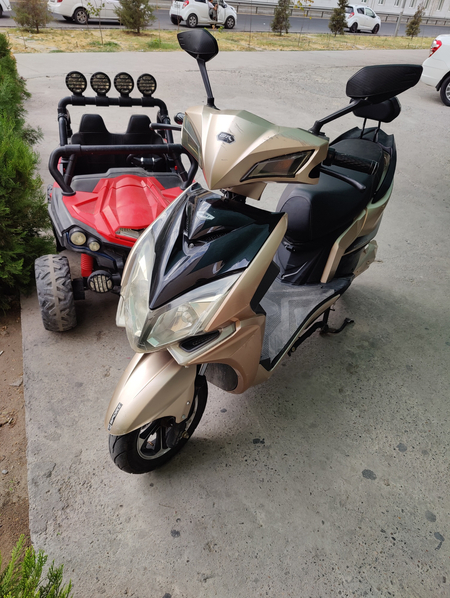 Продам скутер 125 куб  состояние средние