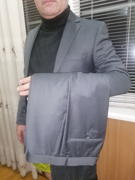Подаётся мужской костюм