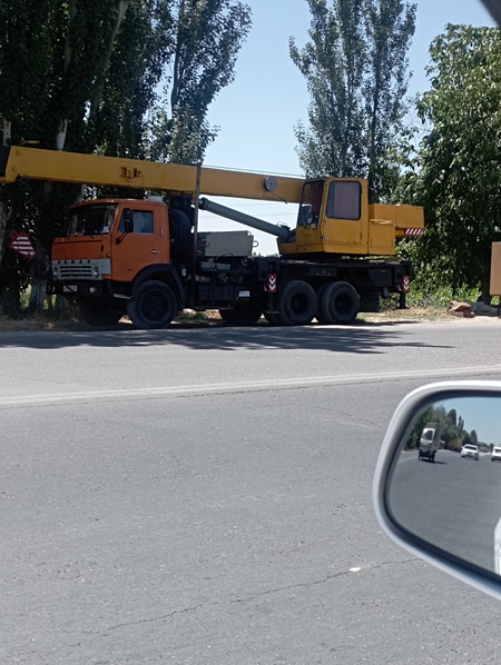 Kamaz avto kran sotiladi 25 tonnalg Galchanin ustanovka 2006 yili.