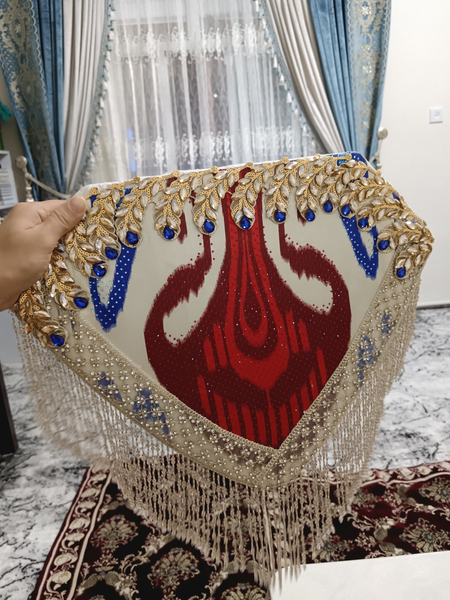 Ansambl adras tillaqoshi bilan