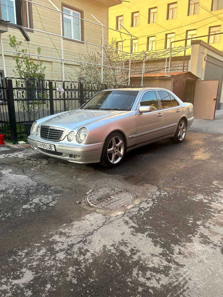 Mercedes-benz w210
