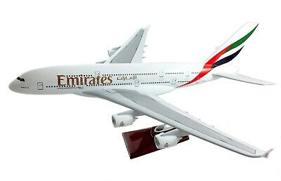 Модель самолета Emirates A380